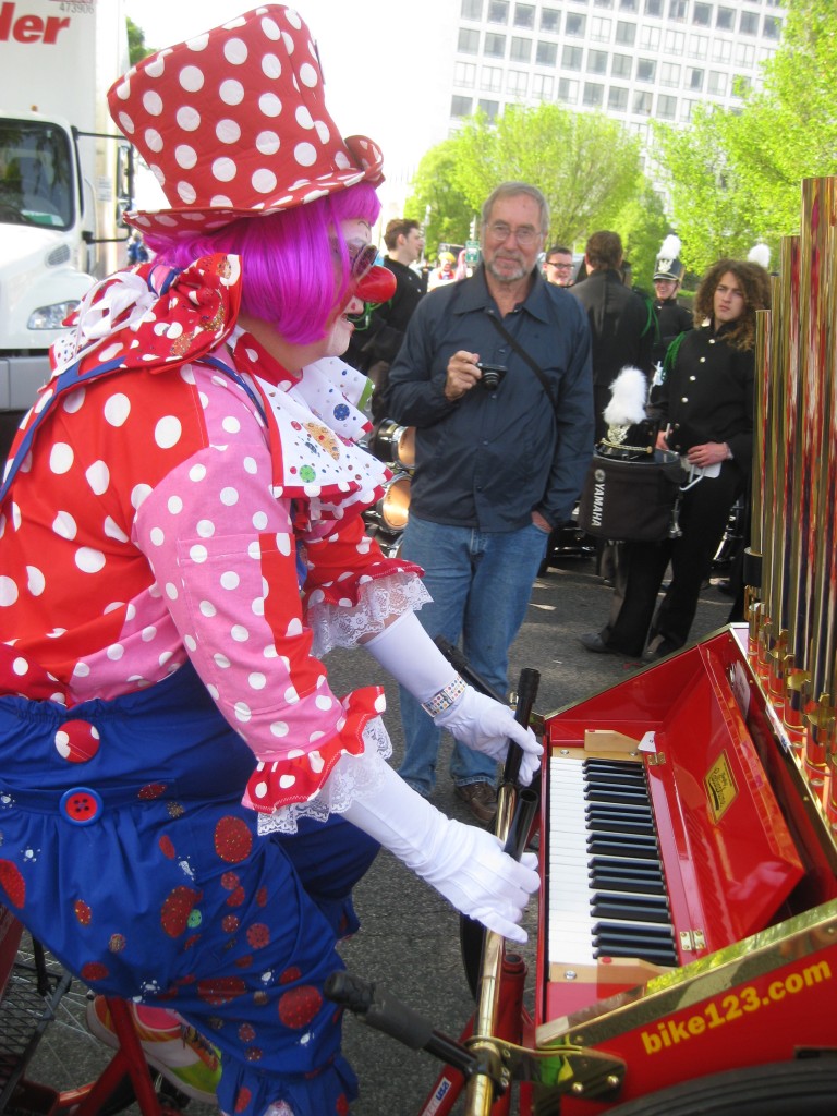 Just For Clowns » Clown on a Calliope Bike